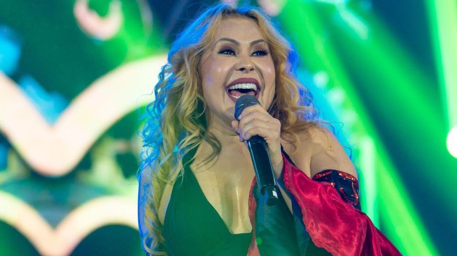 Joelma apresenta dificuldade respiratória e cancela shows | Portal Massa