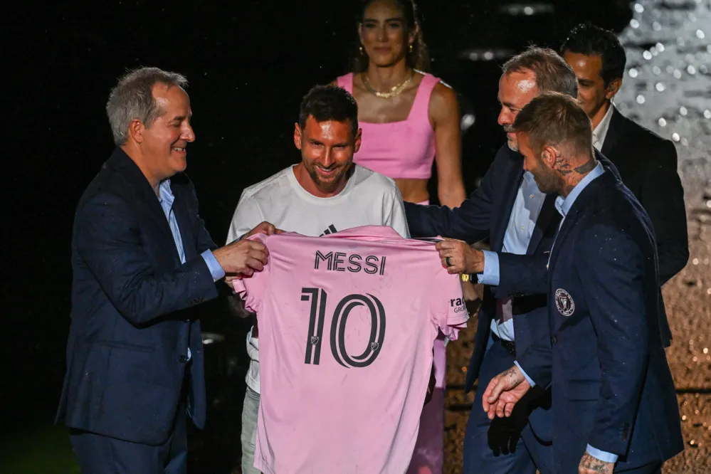 Messi é apresentado à torcida do Inter Miami de baixo de festança ...
