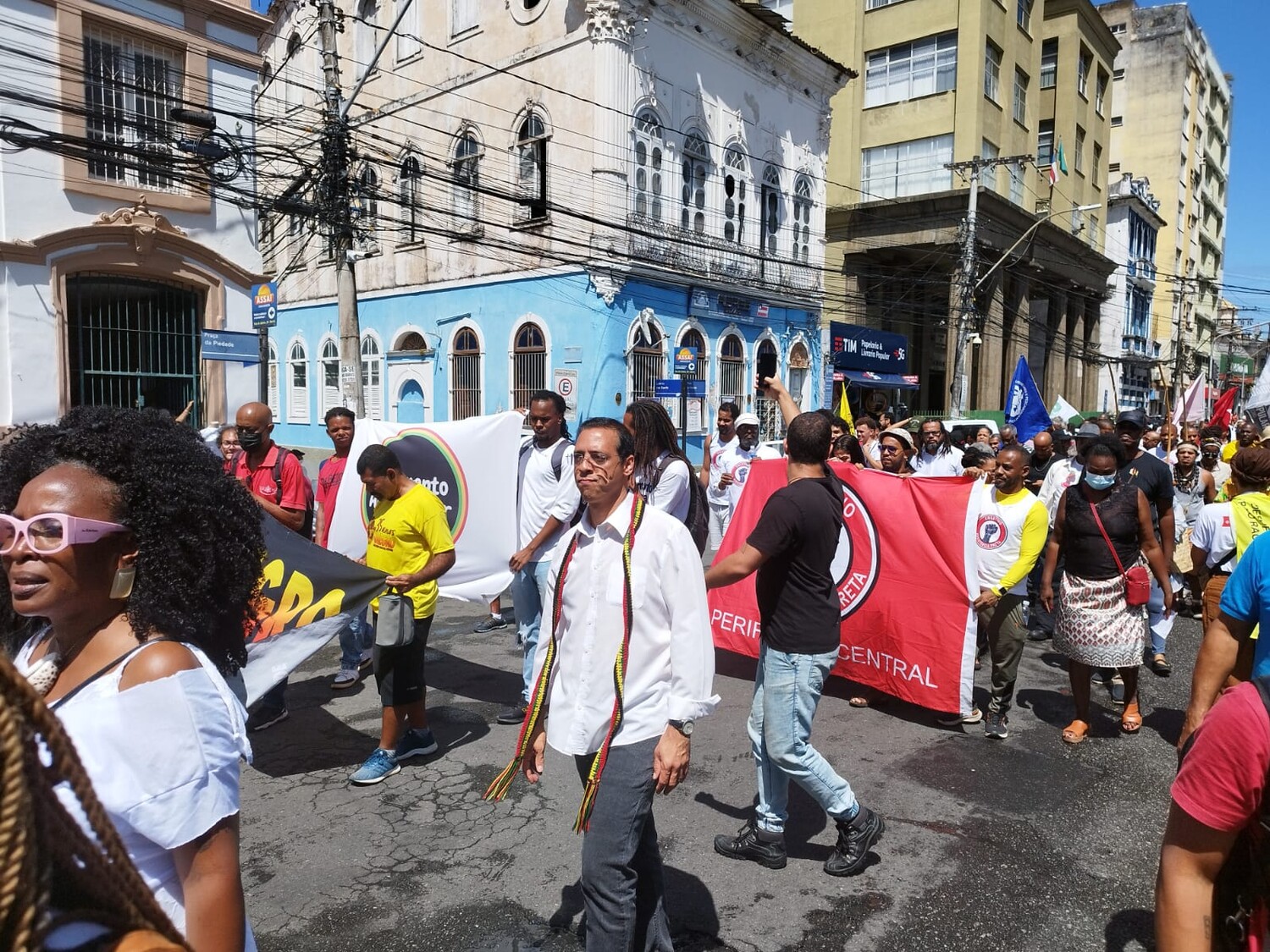 "Não podemos naturalizar a morte do nosso povo negro", brada Hilton ...