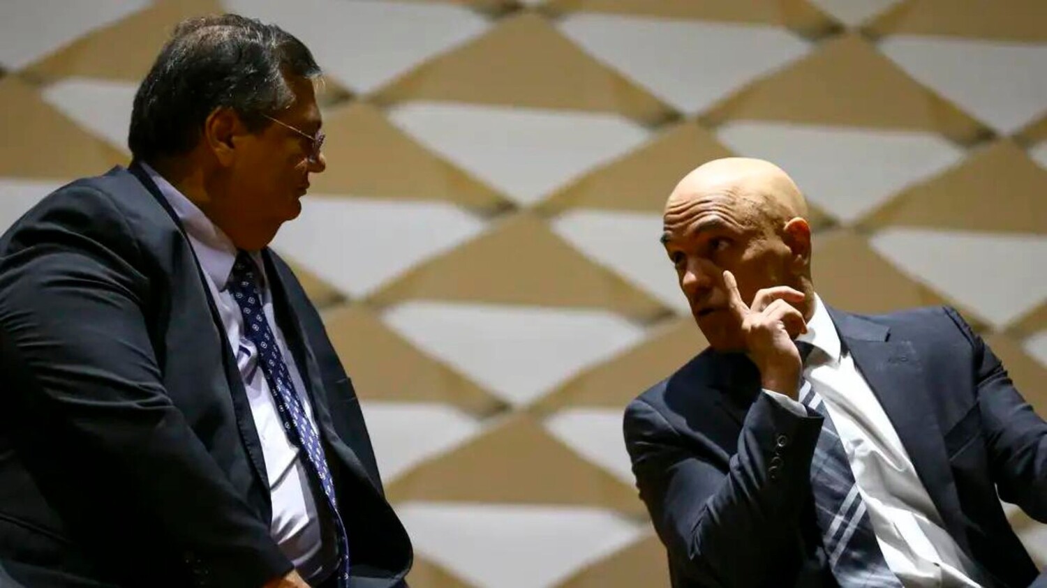 Com os pés no STF, Dino segue trajetória de Xandão; entenda | Portal Massa