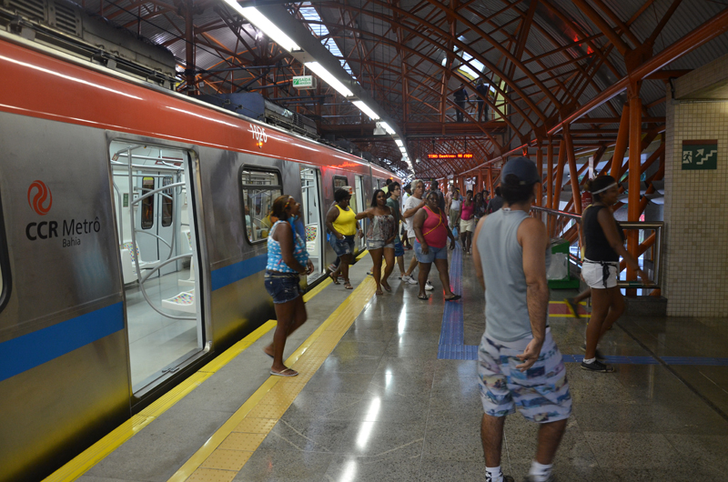Ladrões bafam cabos do metrô e usuários passam perrengue | Portal Massa