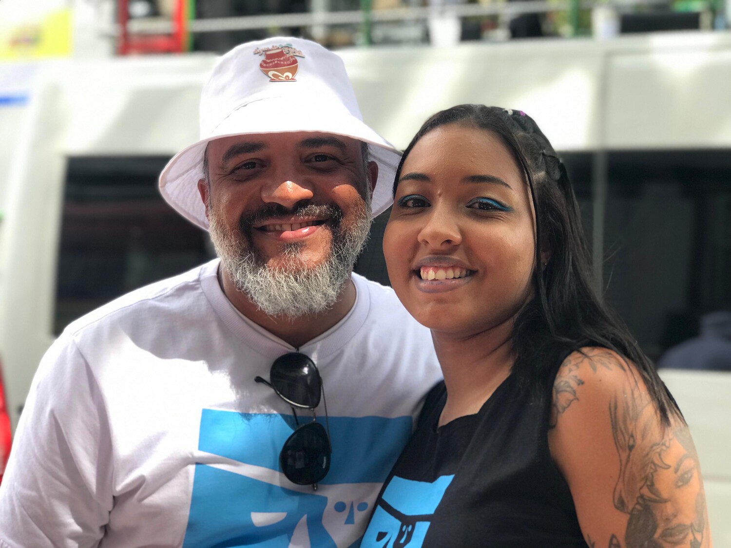 Só amor! Casal cola na corda pra ferver na pipoca do Baiana System ...