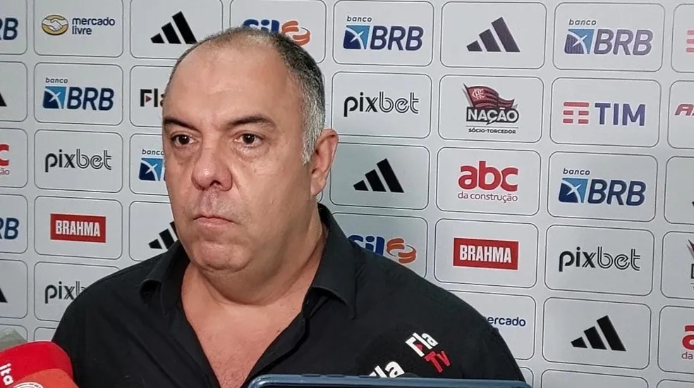 Sócios do Flamengo entregam pedido de 'impeachment' de Marcos Braz ... Sócios do Flamengo entregam pedido de 'impeachment' de Marcos Braz ...