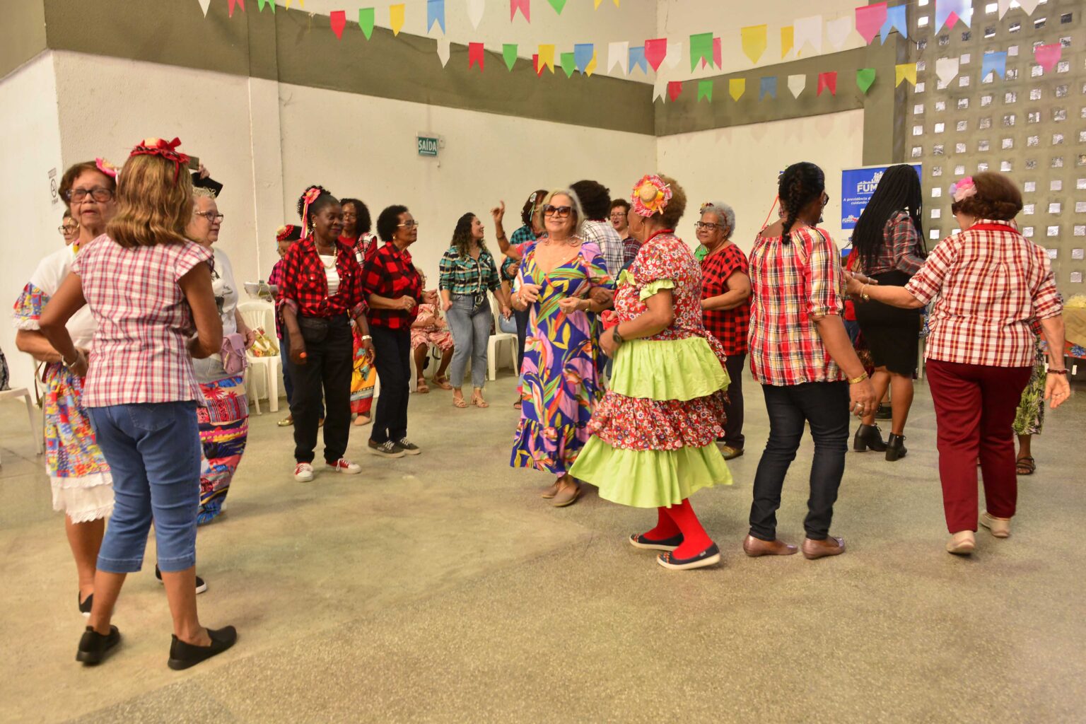Aposentados caem na farra junina no Mercado de São Miguel | Portal Massa