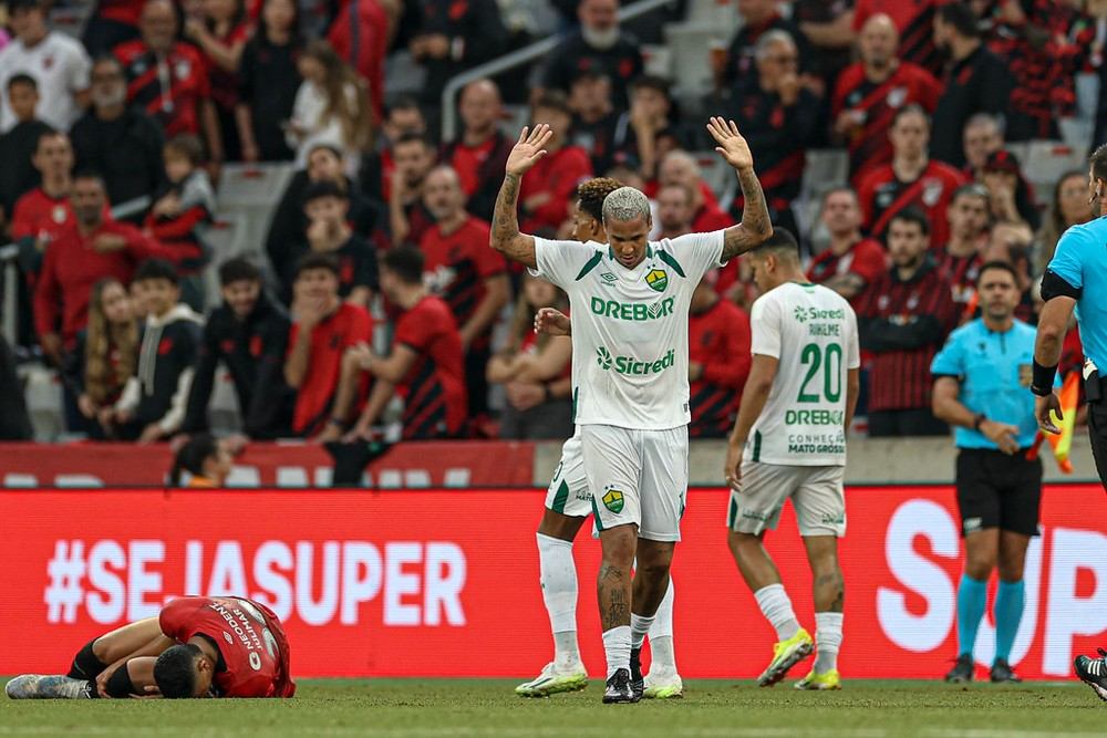 Artilheiro Do Cuiabá Deyverson é Barrado De Partida Contra Grêmio 5115