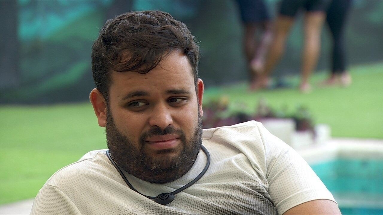 Michel, do BBB 24, mostra resultado de lipo na papada; veja | Portal Massa