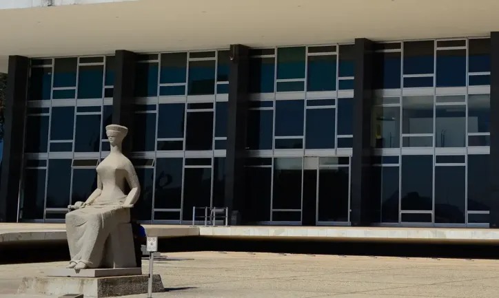 Dança das cadeiras: STF forma maioria pra suspender mando de deputados ...