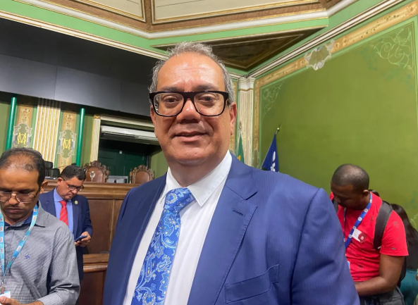 "Fico constrangido", afirma Muniz sobre confusão na Câmara | Portal Massa