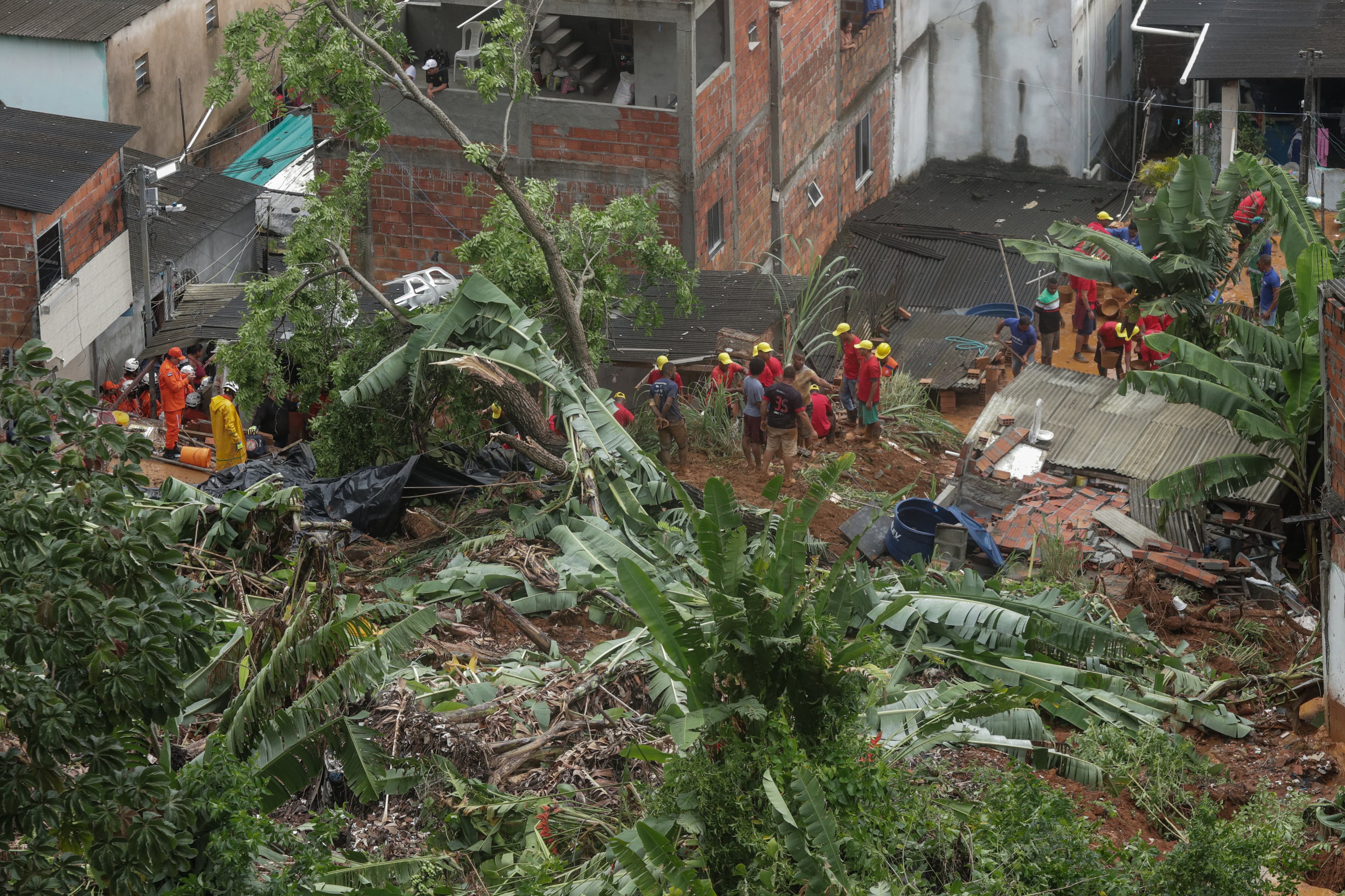 Caos! Quase 150 deslizamentos de terra são registrados em Salvador ...