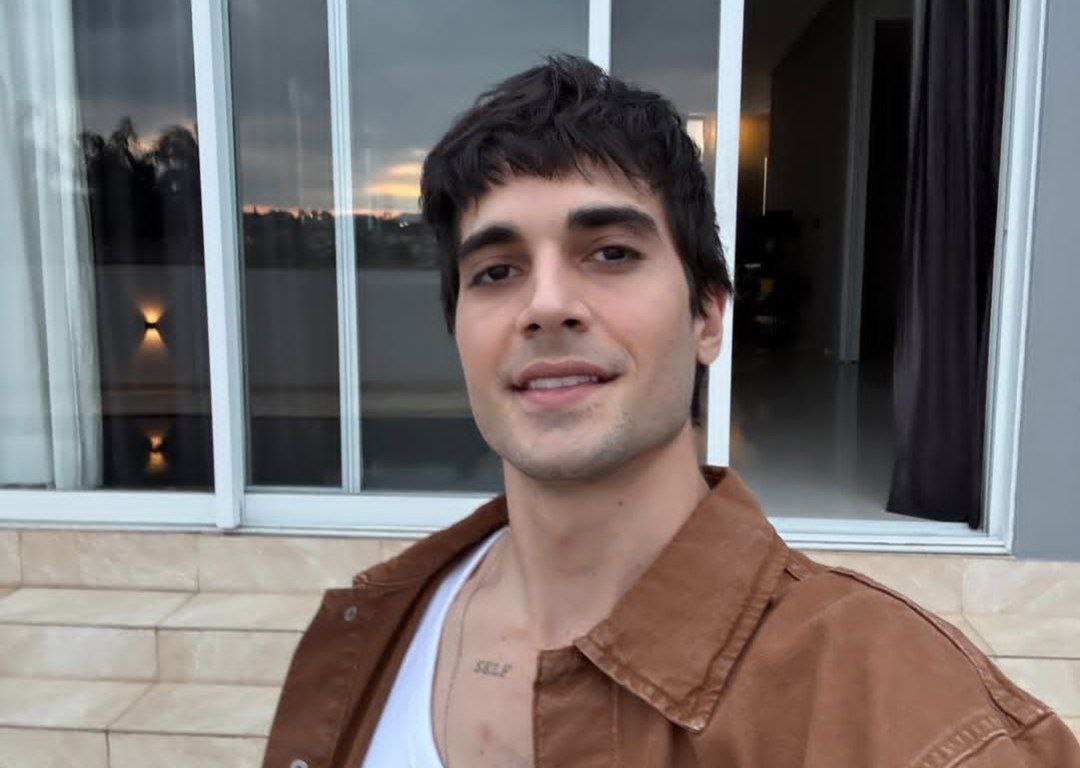 Ex de Fiuk segue na 'bruxa' por sósia do artista para gravação de vídeo ...