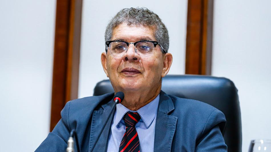 José Raimundo assume comando da Alba nas férias de Adolfo Menezes ...