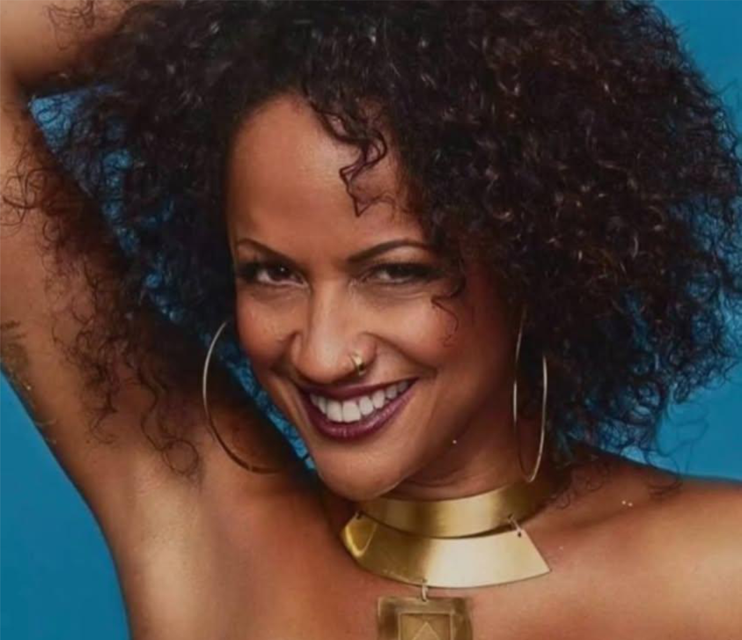 Cantora Simone Moreno volta ao Brasil para celebrar os 40 anos do axé ...