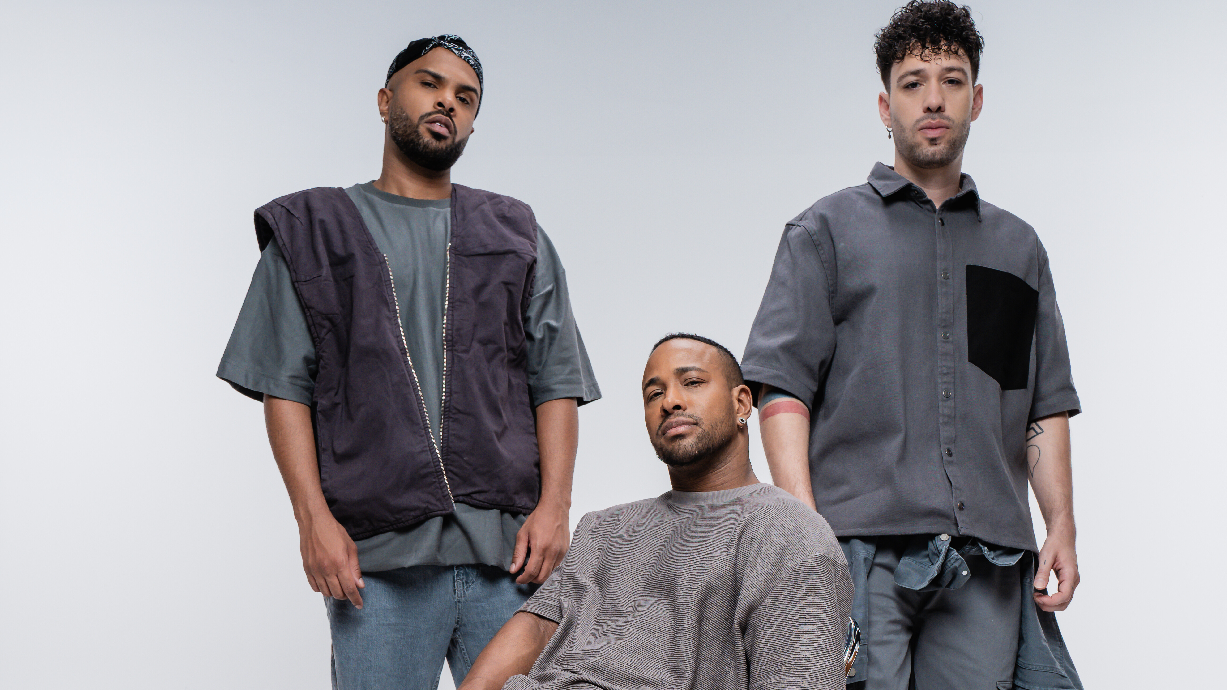 Mr. Dan grava projeto especial em frente à Baía de Todos-os-Santos ...