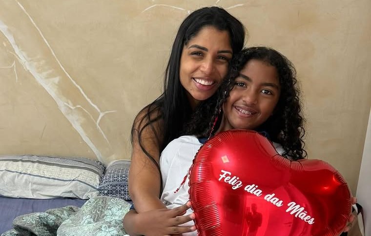 Índia Smith detona mulher que criticou a filha dela: "Parece o diabo ...