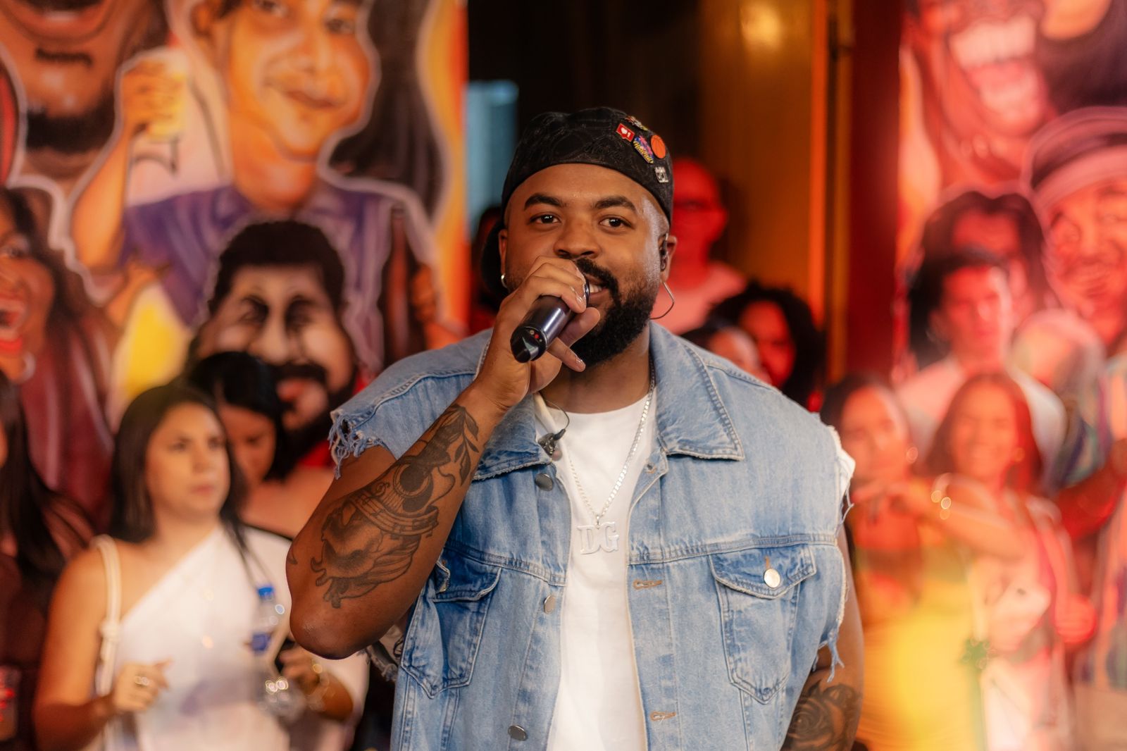 Diggo volta às origens e grava audiovisual só de samba e pagode ...