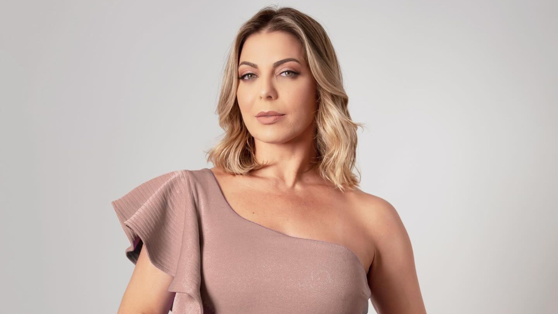 Após sumir das redes, Sheila Mello apresenta seu 'novo namorado ...