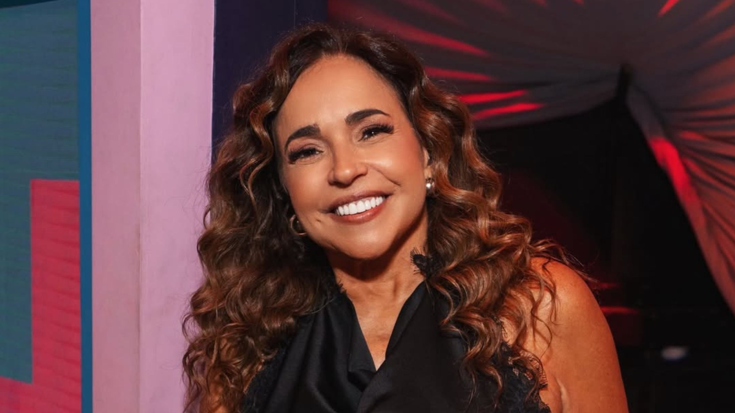 De biquíni, Daniela Mercury bota a cara no sol no Porto da Barra ...