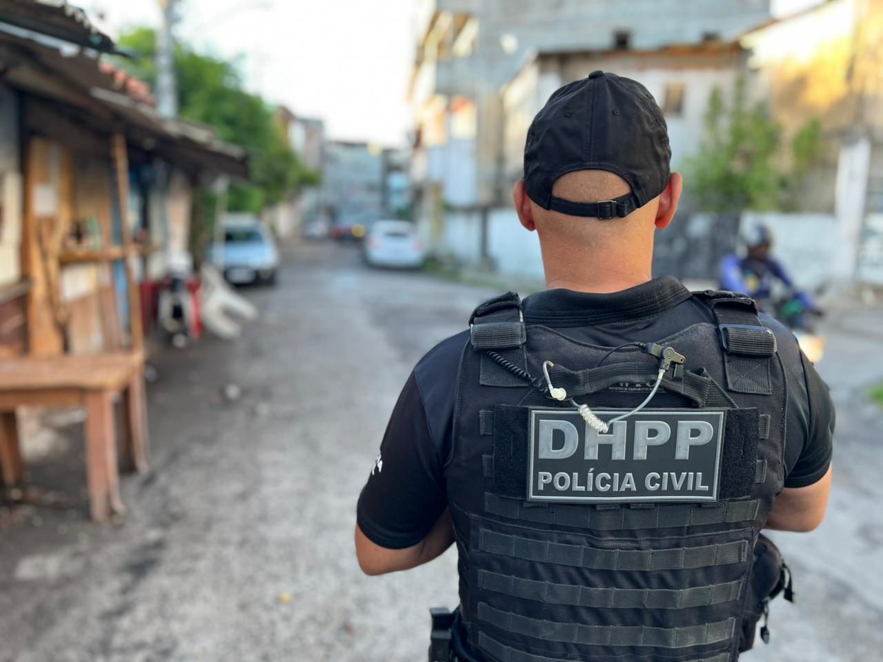 Falsa PM, cruel e golpista: mulher cheia de B.Os é presa em Salvador ...