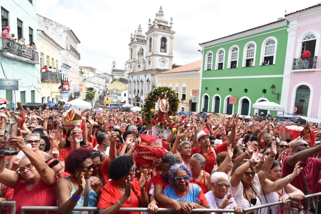 Festa de Santa Bárbara leva fé, ancestralidade e sincretismo ao Pelô ...