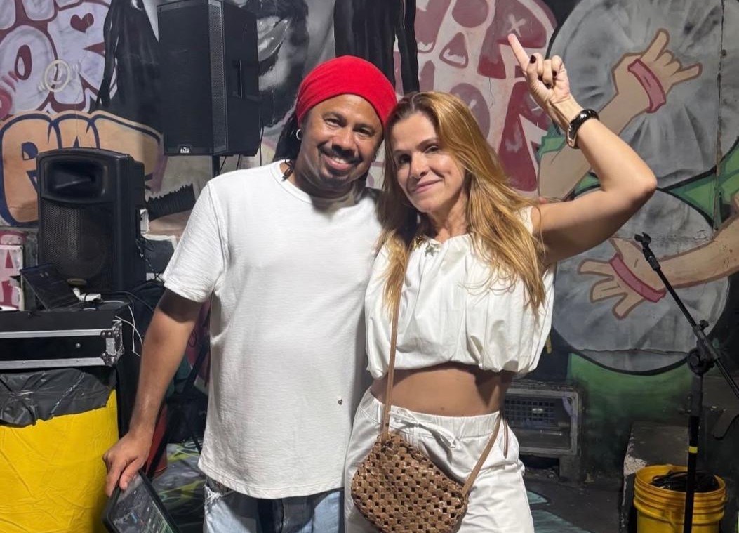 Olha ela! Ingrid Guimarães brota no Nordeste de Amaralina e mete dança ...