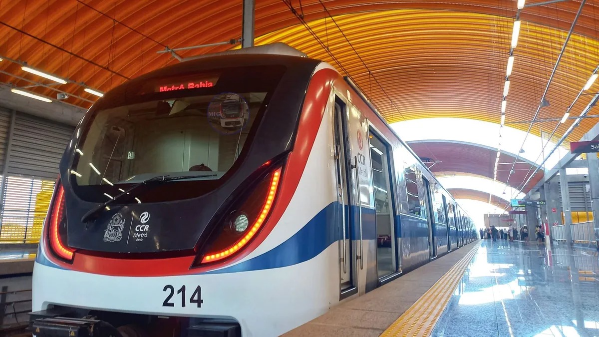 Mulher é vítima de 'mão leve' no metrô e tem celular furtado | Portal Massa