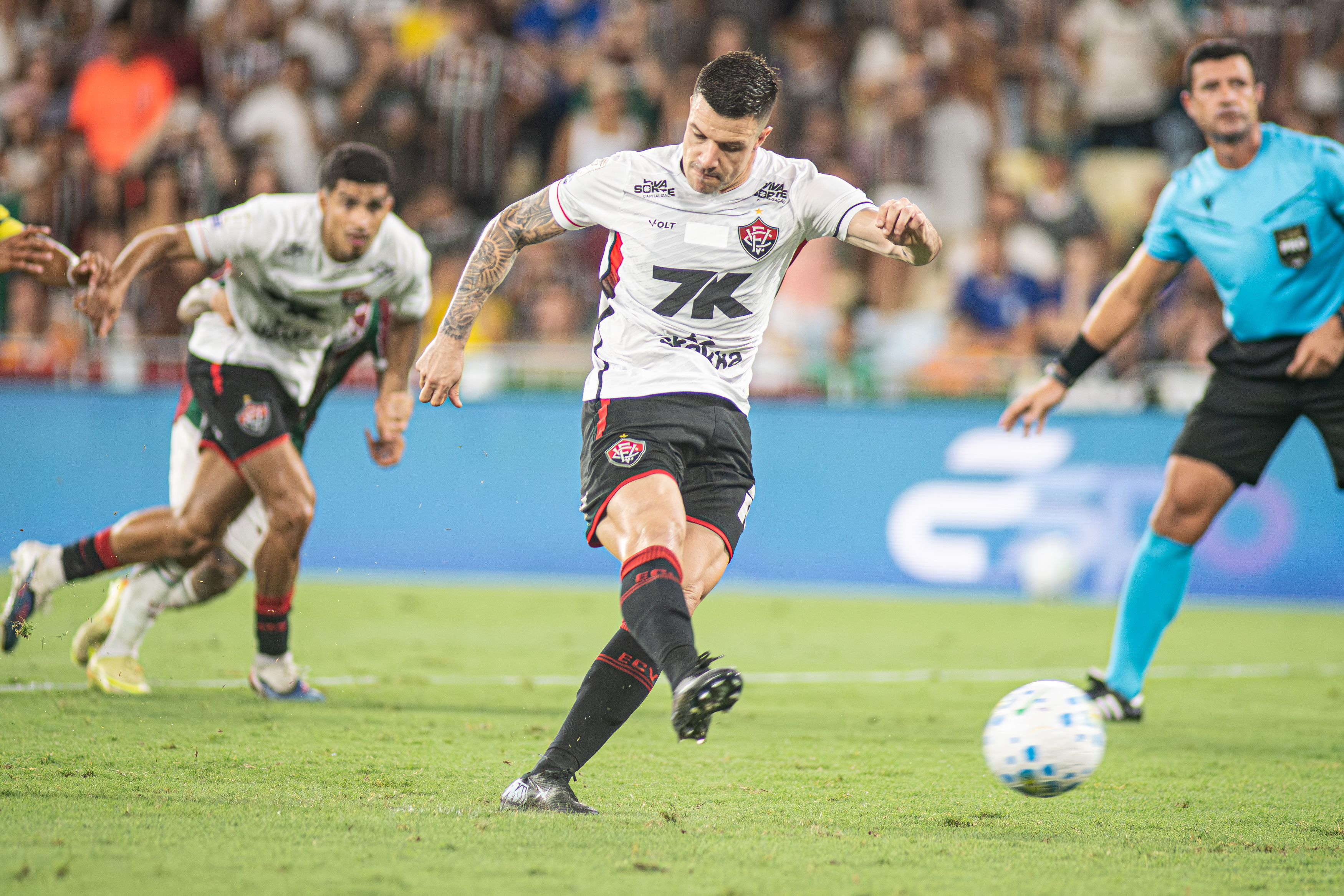 Vitória mostra força no Maracanã, vira, mas cede empate ao Fluminense ...