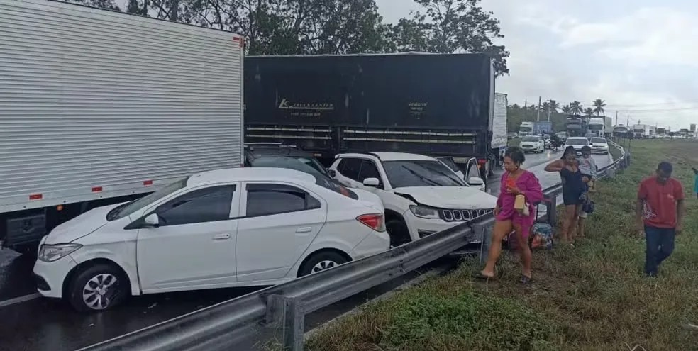 Batida forte deixa cinco feridos em trecho da BR-324 na Bahia | Portal Massa