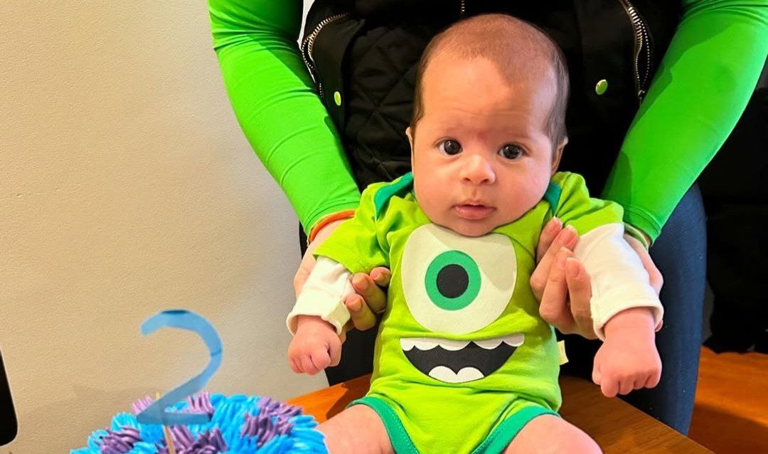 Benjamin Button? ‘Bebê coroa’ faz sucesso na web após mostrar sua ...