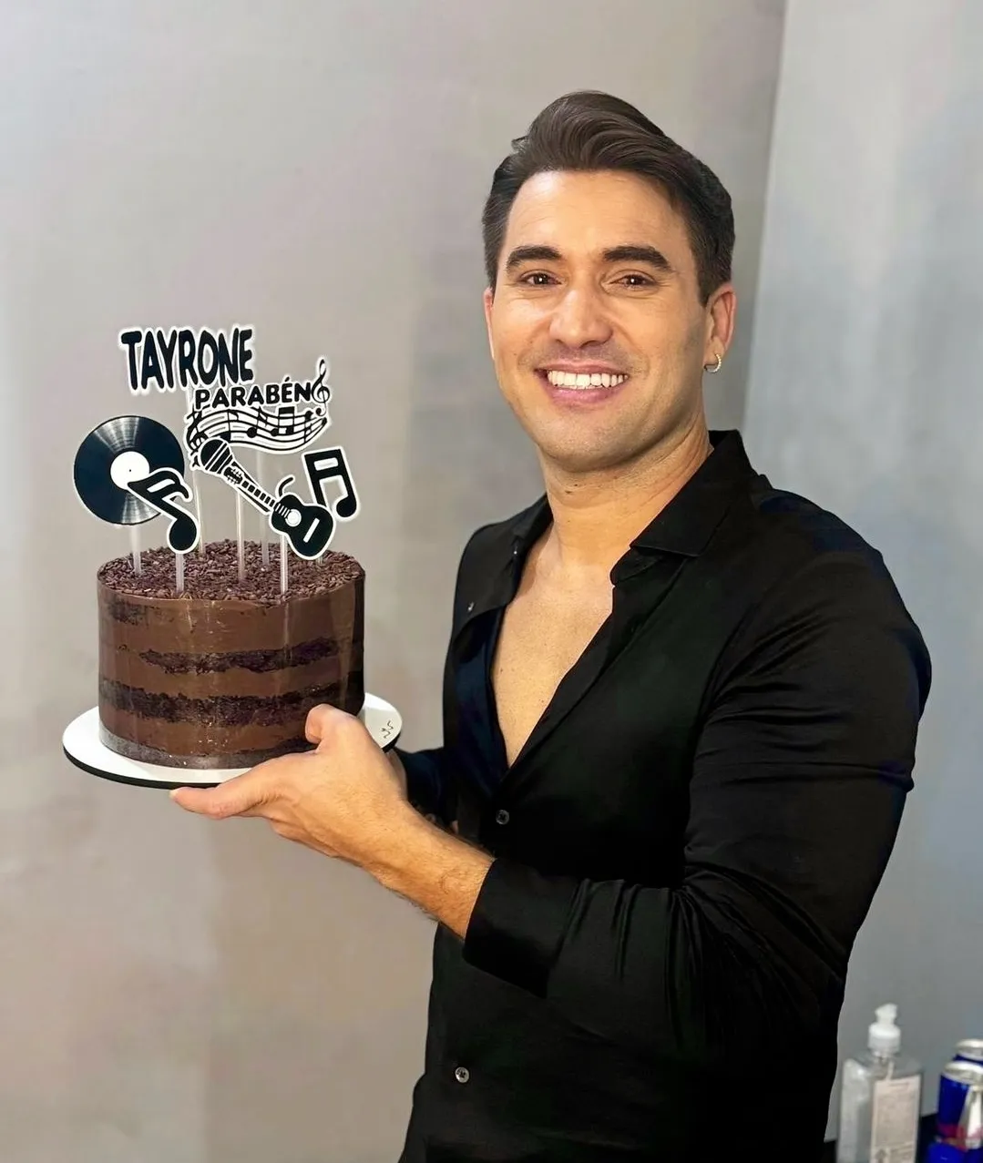 Tayrone grava novo audiovisual em Goiânia e ganha surpresa de niver ...