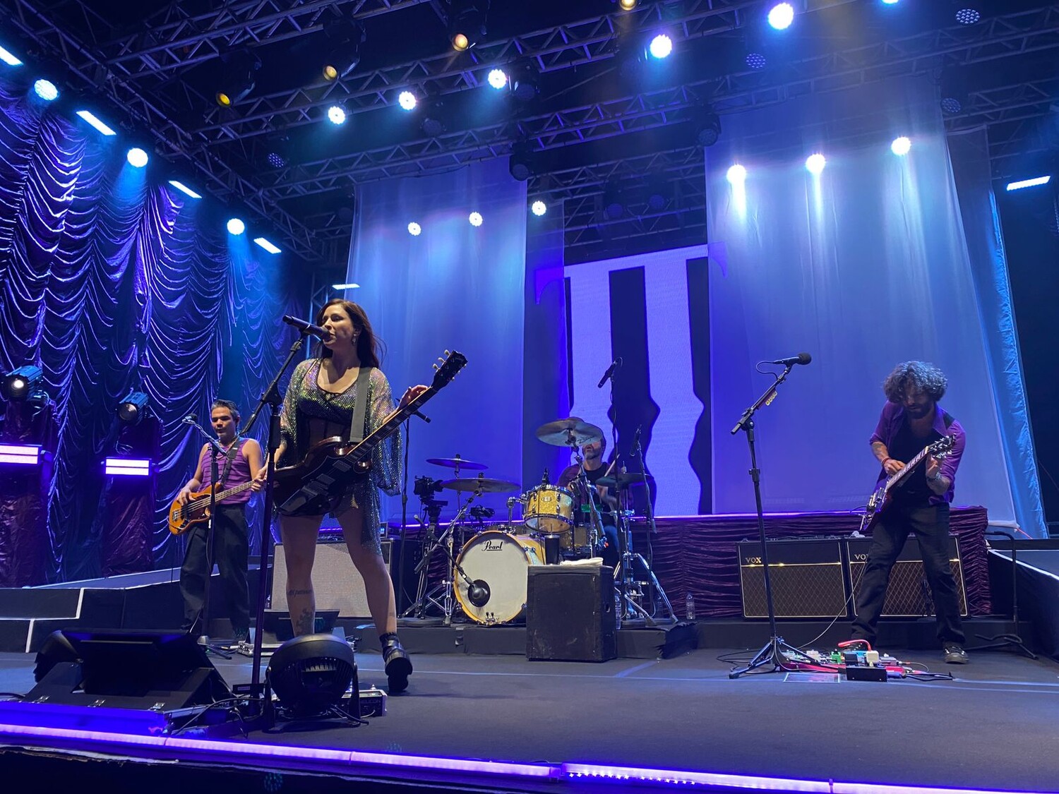 Pitty dá um show de baianidade e leva público ao delírio no RV | Portal ...